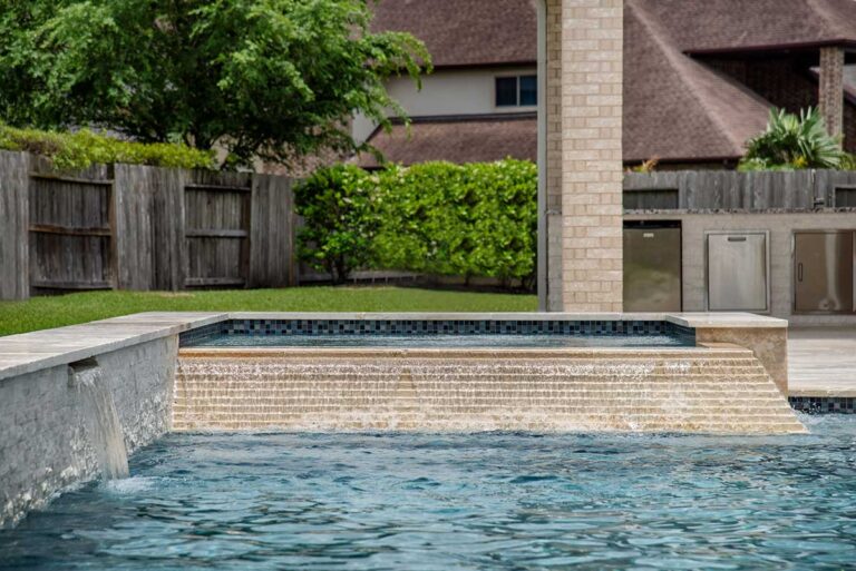 Custom Spas Designs | Avree Custom Pools